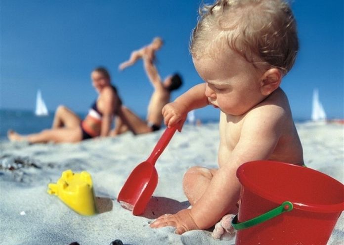 baby on beach - White House Nannies